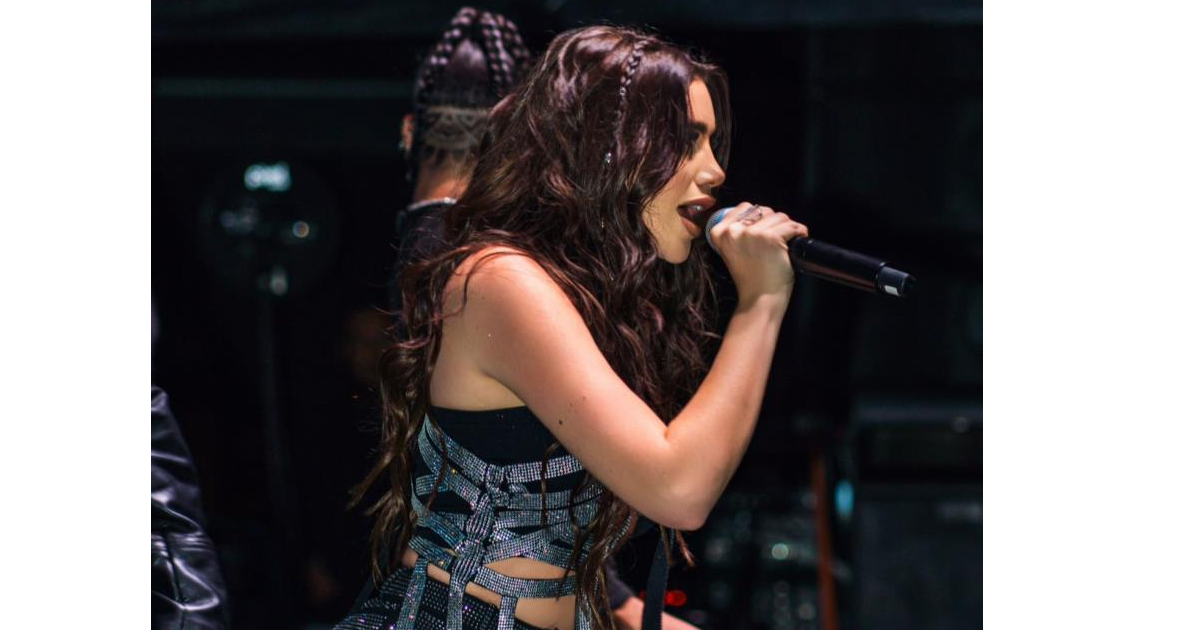La talentosa artista Naiza brilla en el Danna Live de Guayaquil con su ...